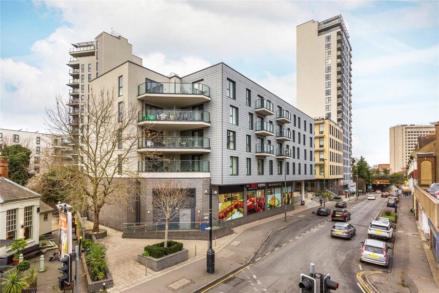 Cardinal Place, Woking GU22 2 bed apartment to rent - £1,700 pcm (£392 pw)