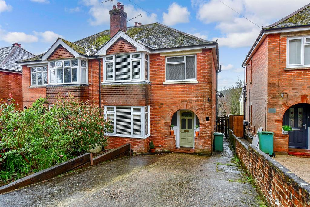 Watergate Road, Newport, Isle of Wight 3 bed semi-detached house - £325,000