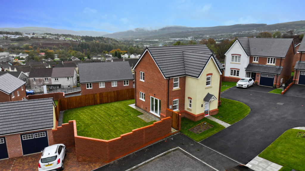 Trefechan, Merthyr CF48 4 bed detached house for sale - £329,995