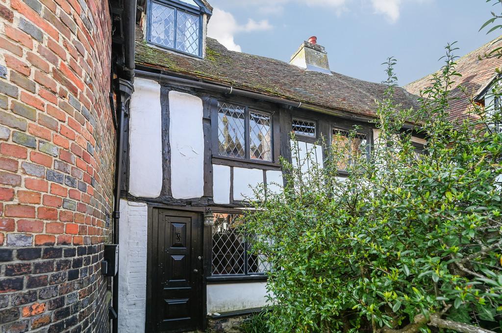 Church Square, Rye, East Sussex TN31 7HG 2 bed terraced house - £300,000