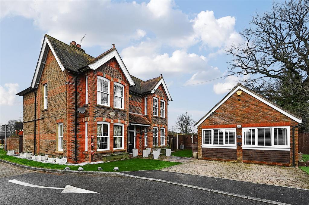 Church Road, Partridge Green, Horsham 4 bed detached house - £950,000