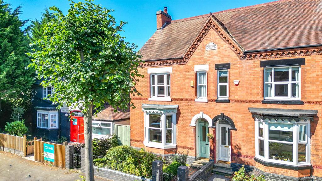 Manor Court Road, Nuneaton 3 bed semi-detached house - £295,000