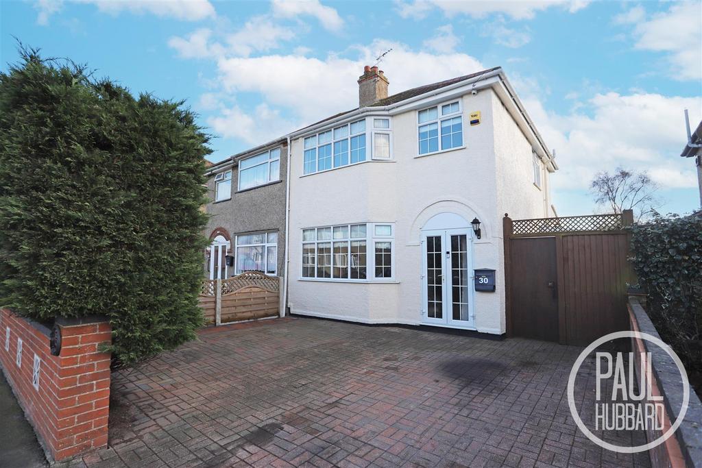 Monckton Avenue, Oulton Broad, NR32 3 bed semi-detached house - £270,000