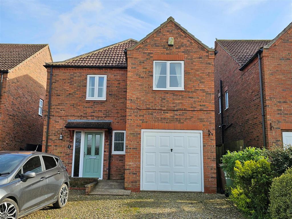 33 Main Street, Beeford, Driffield... 4 bed house for sale - £259,950