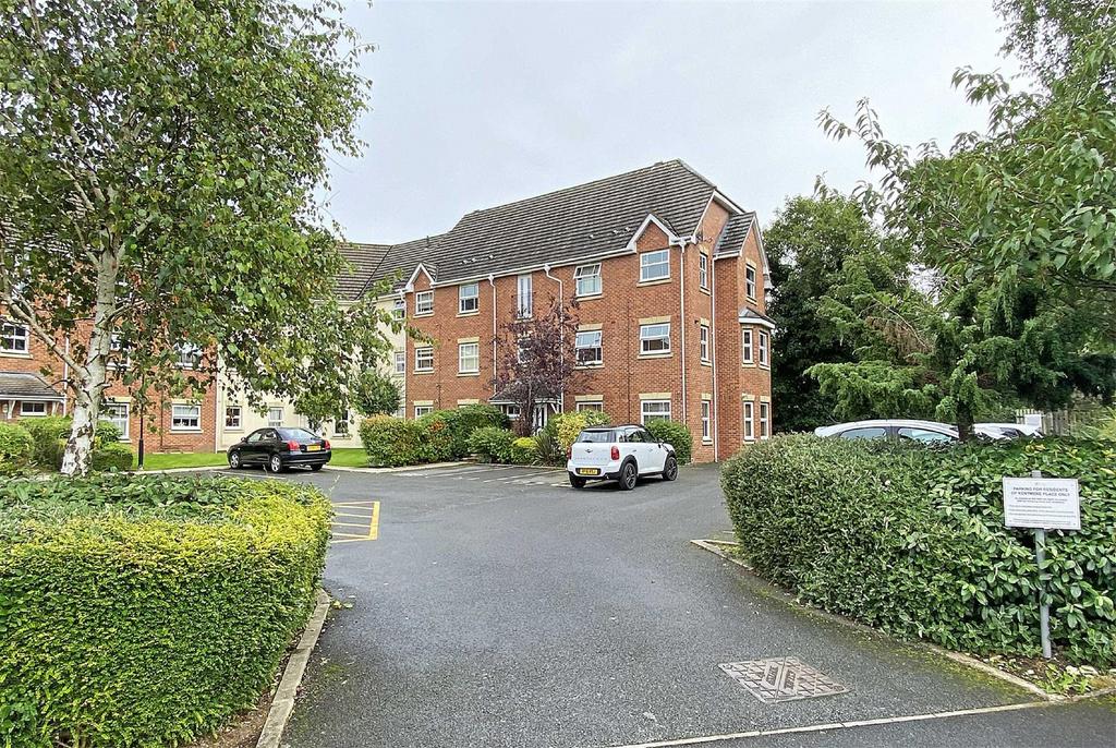 Kentmere Road, Timperley 2 bed apartment - £199,950