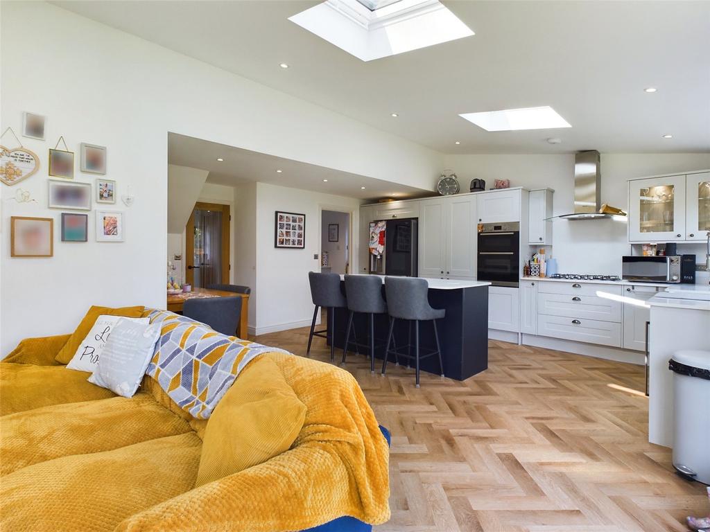 Bay Tree Road, Abbeymead, Gloucester, Gloucestershire, GL4 4 bed ...