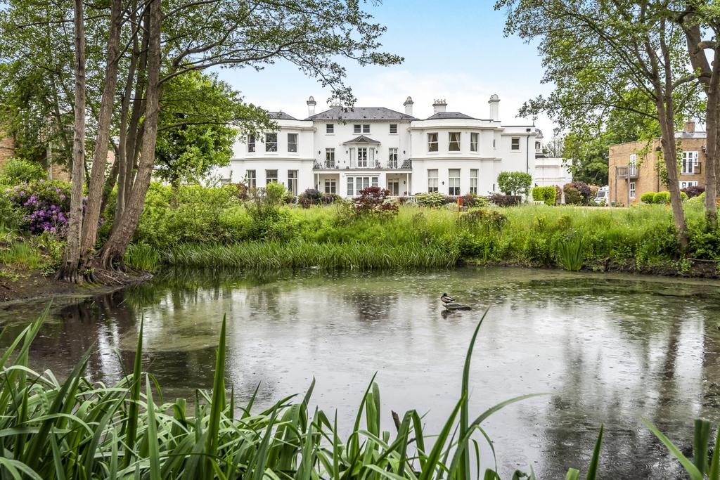 The Clock House, Byfleet KT14 2 bed flat - £250,000