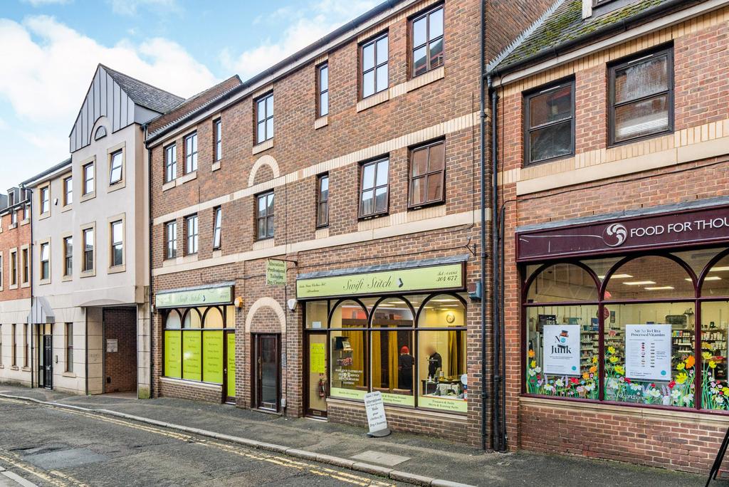Haydon Place, Guildford, GU1 2 bed flat - £285,000