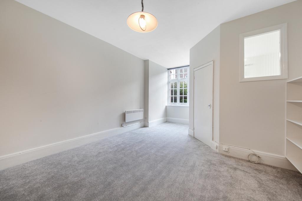 Elm Tree Court, Elm Tree Road, St... 2 bed flat - £2,150 pcm (£496 pw)