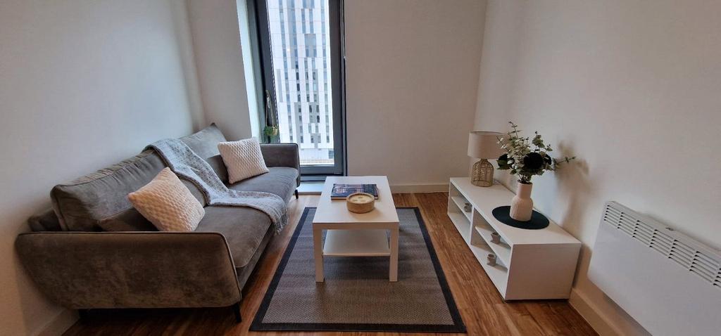 Media City, Michigan Point Tower D... 1 bed flat - £1,100 pcm (£254 pw)