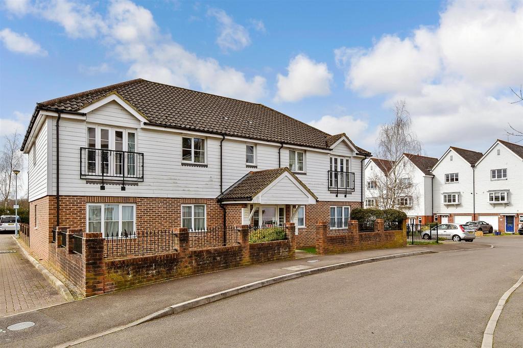 Granary Close, Horsham, West Sussex 1 bed ground floor flat - £215,000