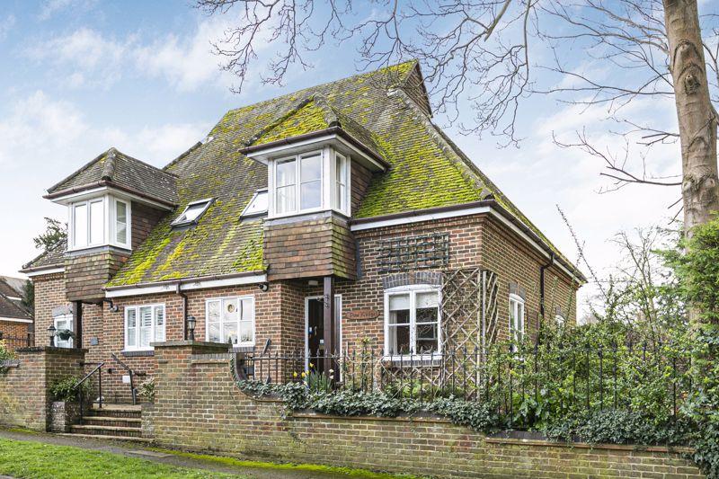 Bookham Grove, Bookham 1 bed semi-detached house - £285,000