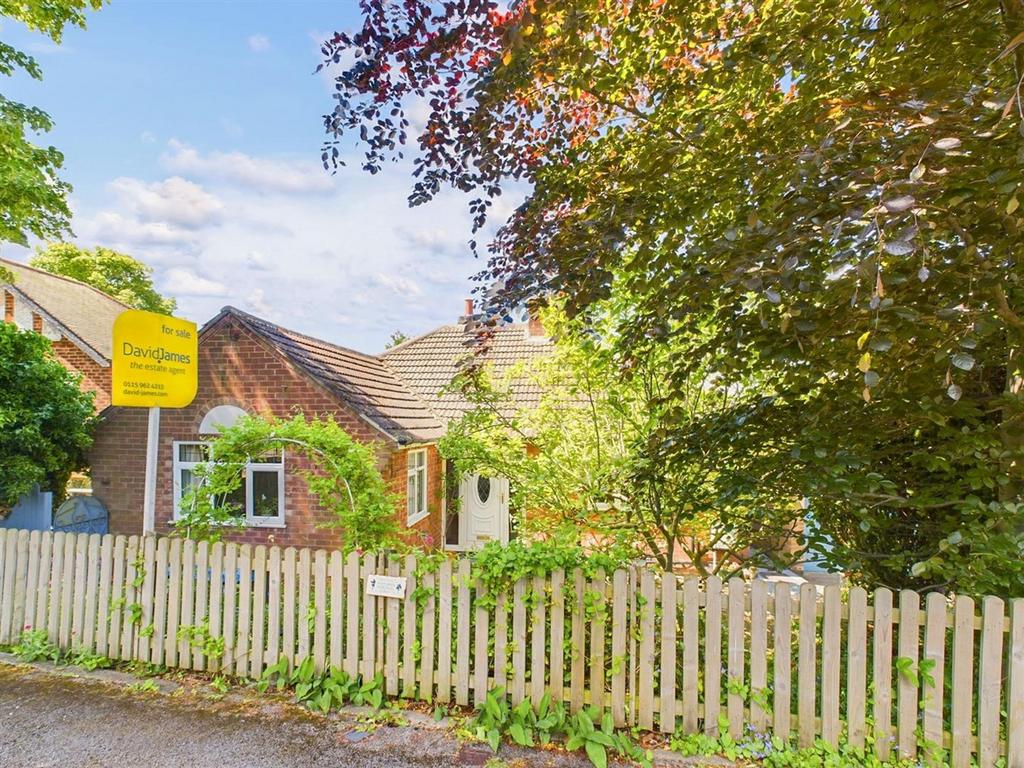Northcliffe Avenue, Nottingham NG3 2 bed detached bungalow - £290,000