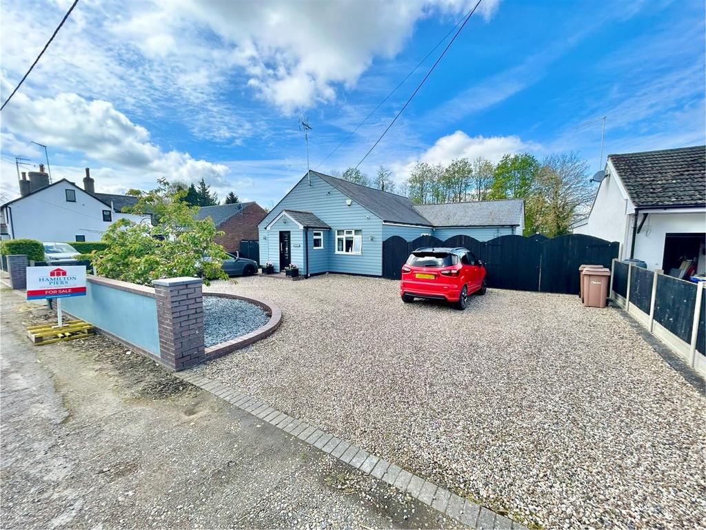 Boyton Cross, Roxwell, Chelmsford 3 bed detached bungalow - £680,000