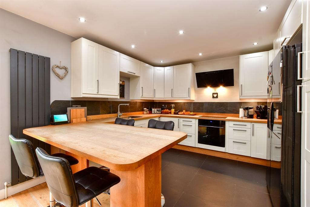Tithepit Shaw Lane, Warlingham, Surrey 2 bed detached bungalow for sale ...