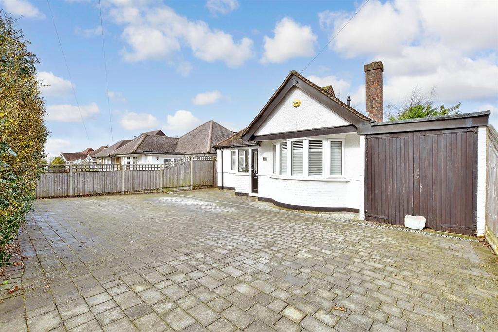 Tithepit Shaw Lane, Warlingham, Surrey 2 bed detached bungalow - £550,000