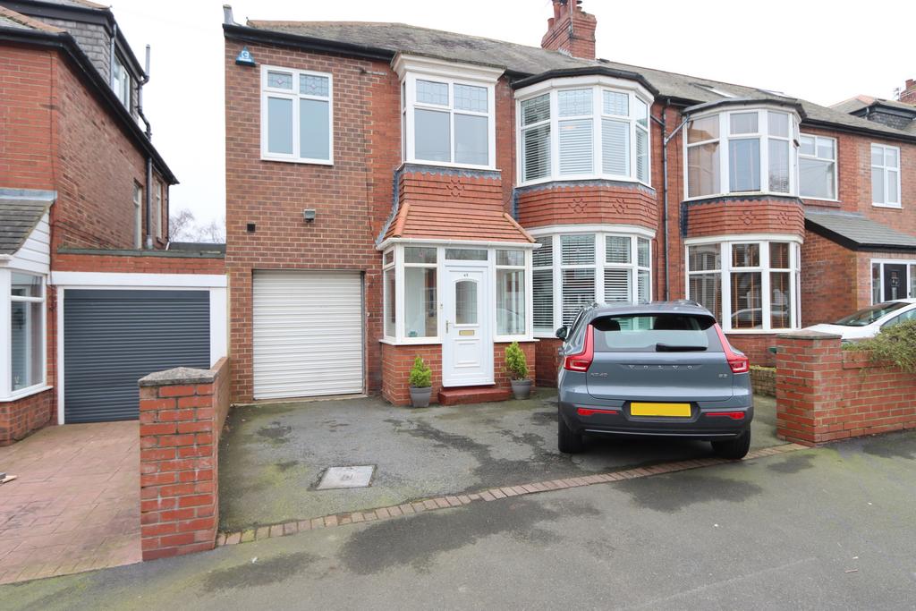 Links Avenue, Whitley Bay, Tyne &... 4 bed semi-detached house - £540,000