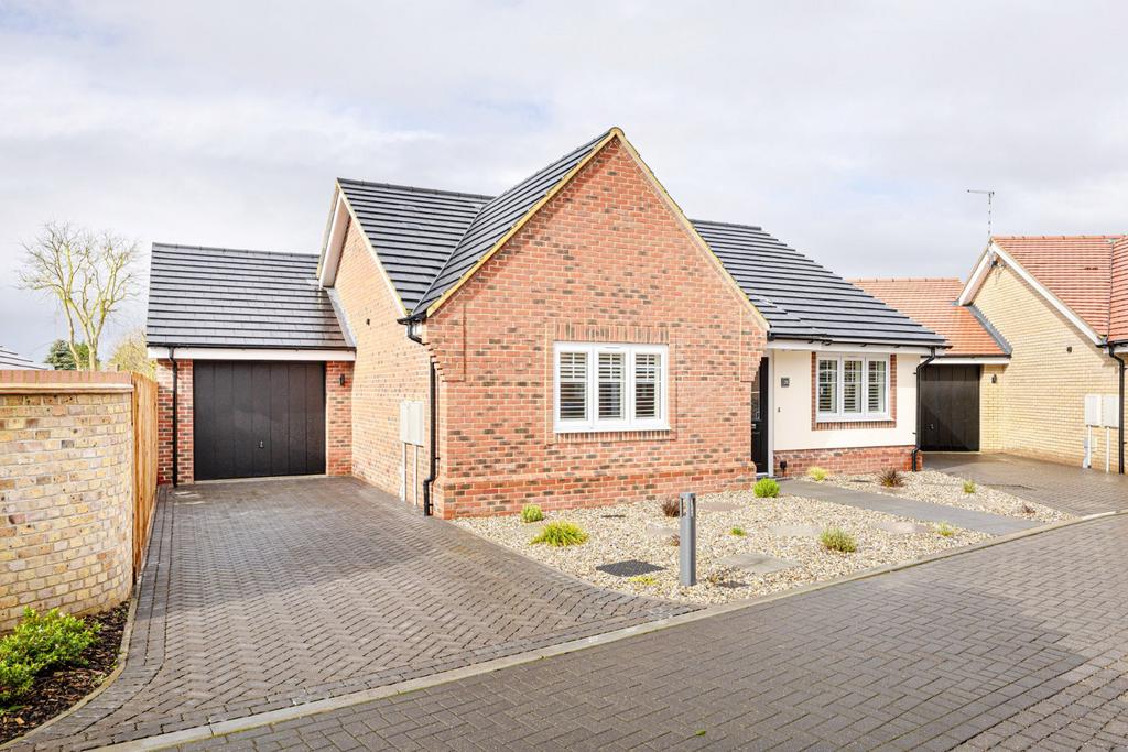 Braid Close, Bishop's Stortford, Hertfordshire, CM23 3 bed bungalow for ...