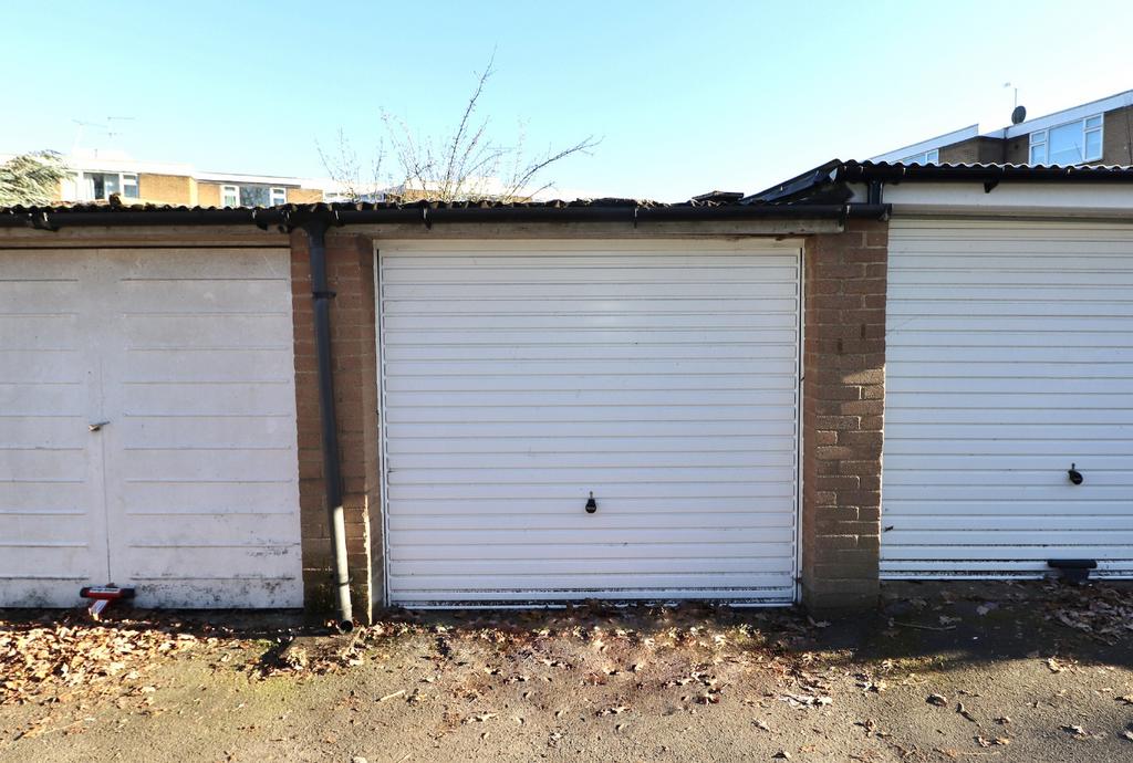 Garage 46, Boreham Holt, Borehamwood Garage - £10,000