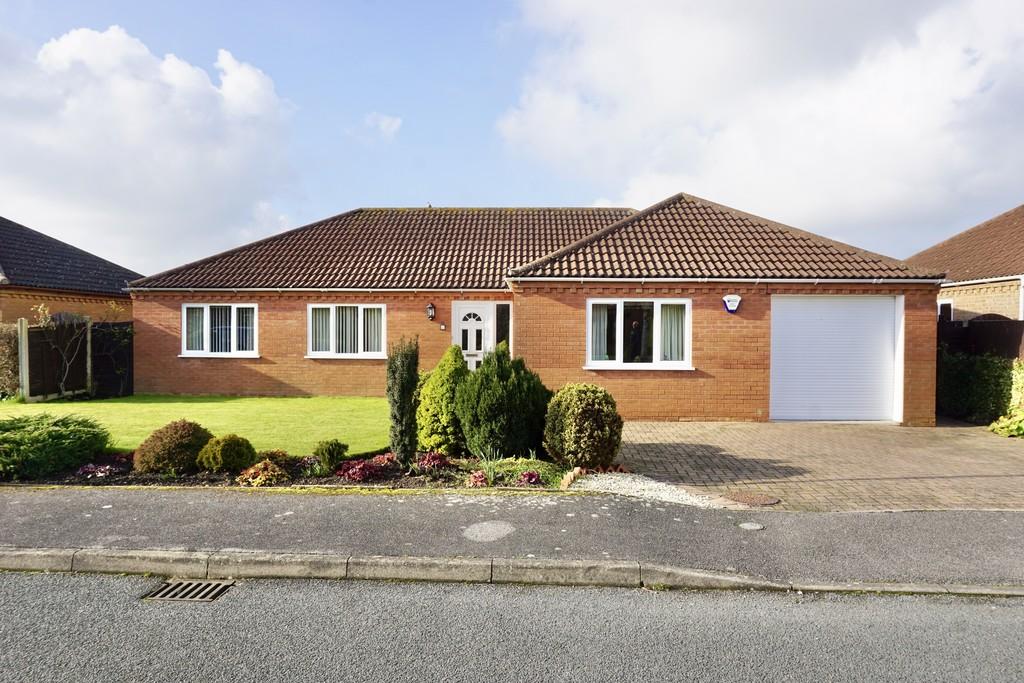 Clinton Way Woodhall Spa Ln10 3 Bed Detached Bungalow £324 000