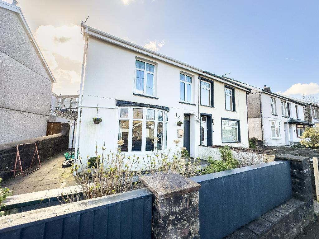 Harcourt Rd, Mountain Ash, RCT, Cf45 3PY 3 bed semi-detached house - £ ...