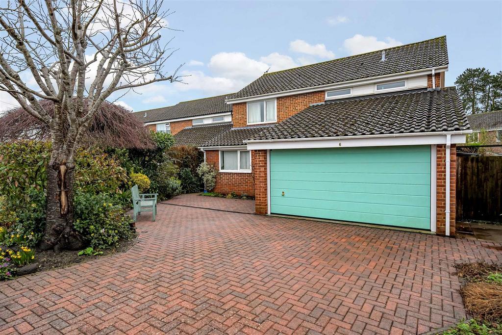 Greenfield Road, Devizes 4 bed detached house - £450,000