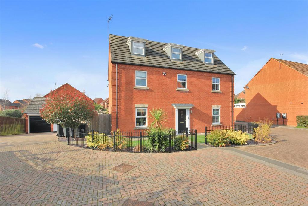 Hollowell Close, Rushden NN10 5 bed detached house - £465,000