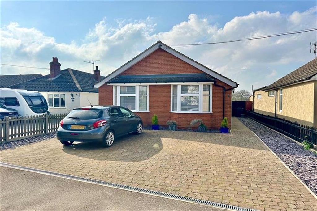 Lyons Hall Road, Braintree, CM7 3 bed detached bungalow for sale - £465,000