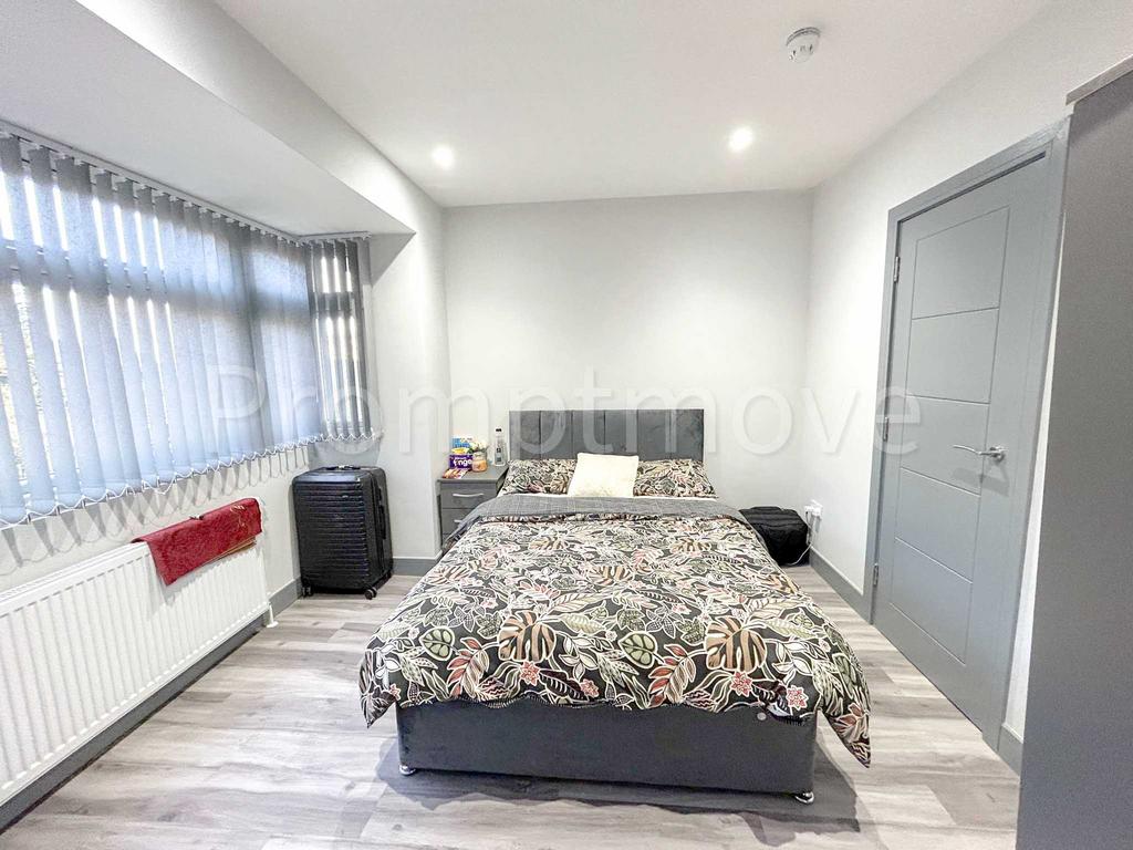 Eaton Green Road Luton LU2 9HB Studio - £750 pcm (£173 pw)