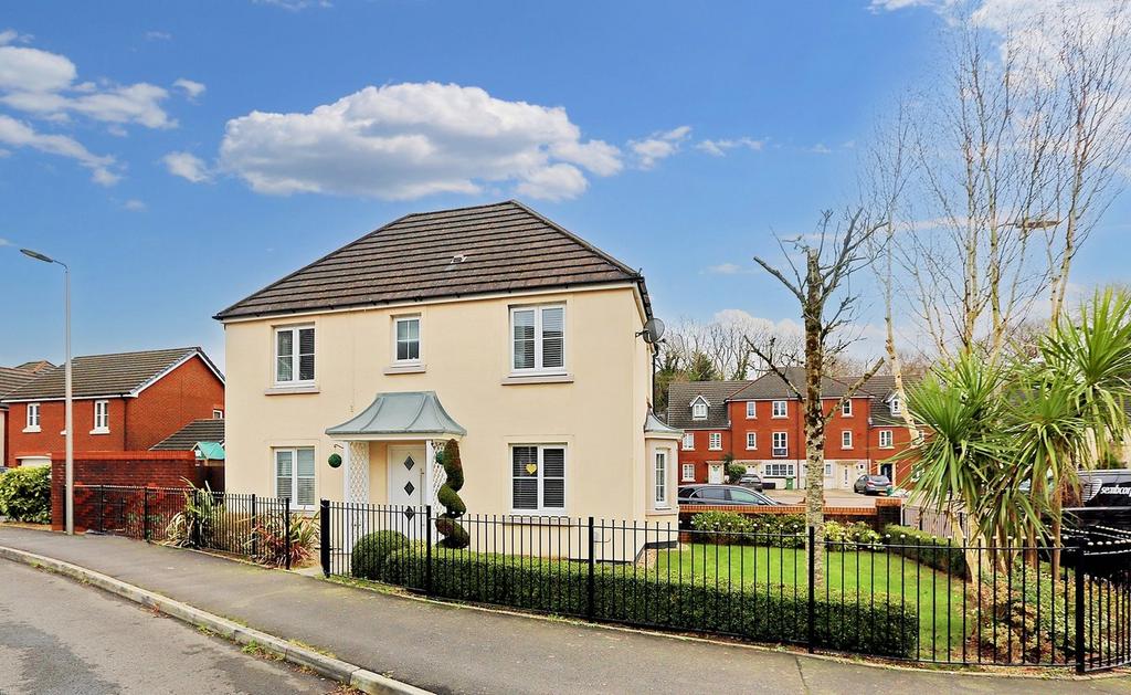 Cadwal Court, Pontypridd CF38 3 bed detached house - £290,000