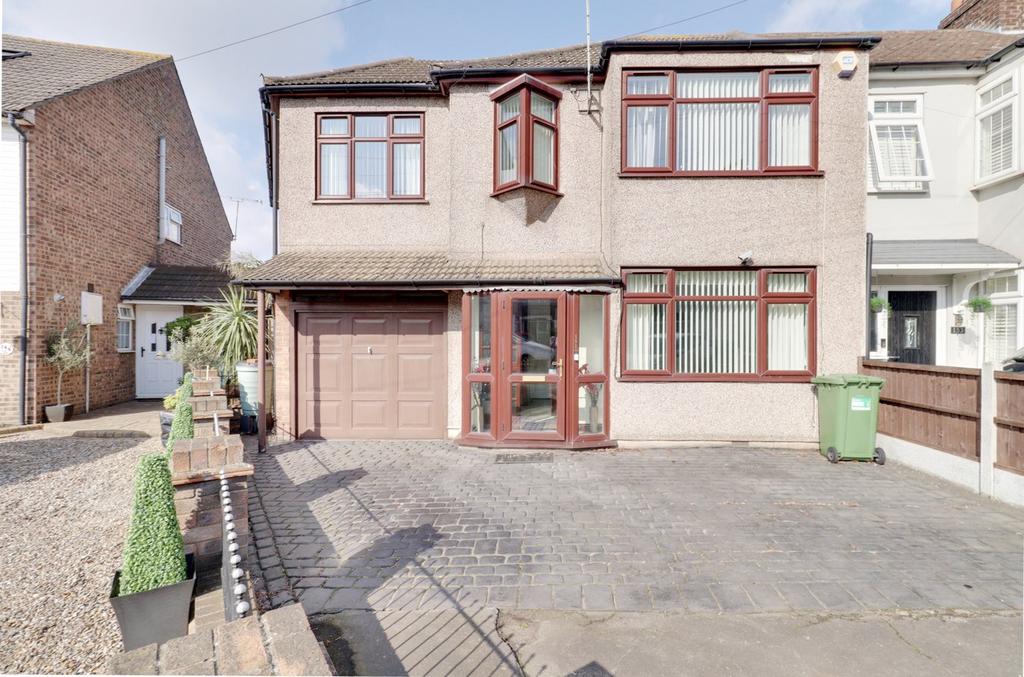 South End Road, Rainham RM13 4 bed end of terrace house - £525,000