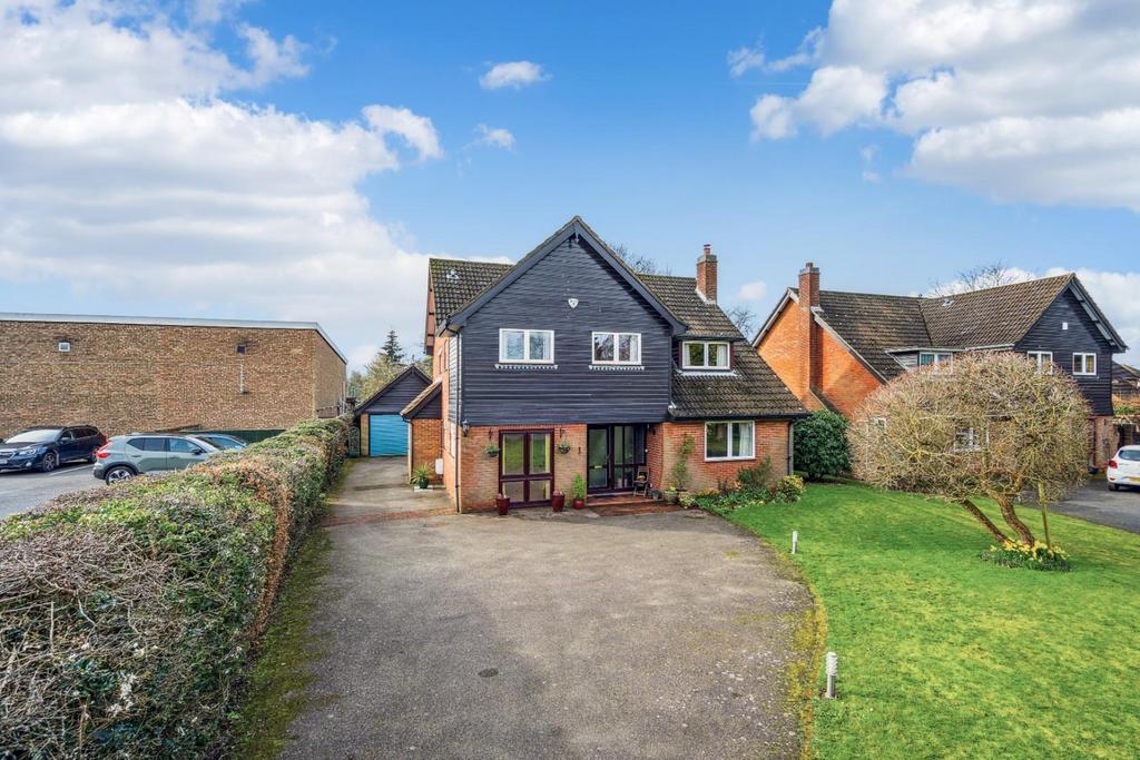 The Beeches, Amersham... 4 bed detached house - £1,295,000