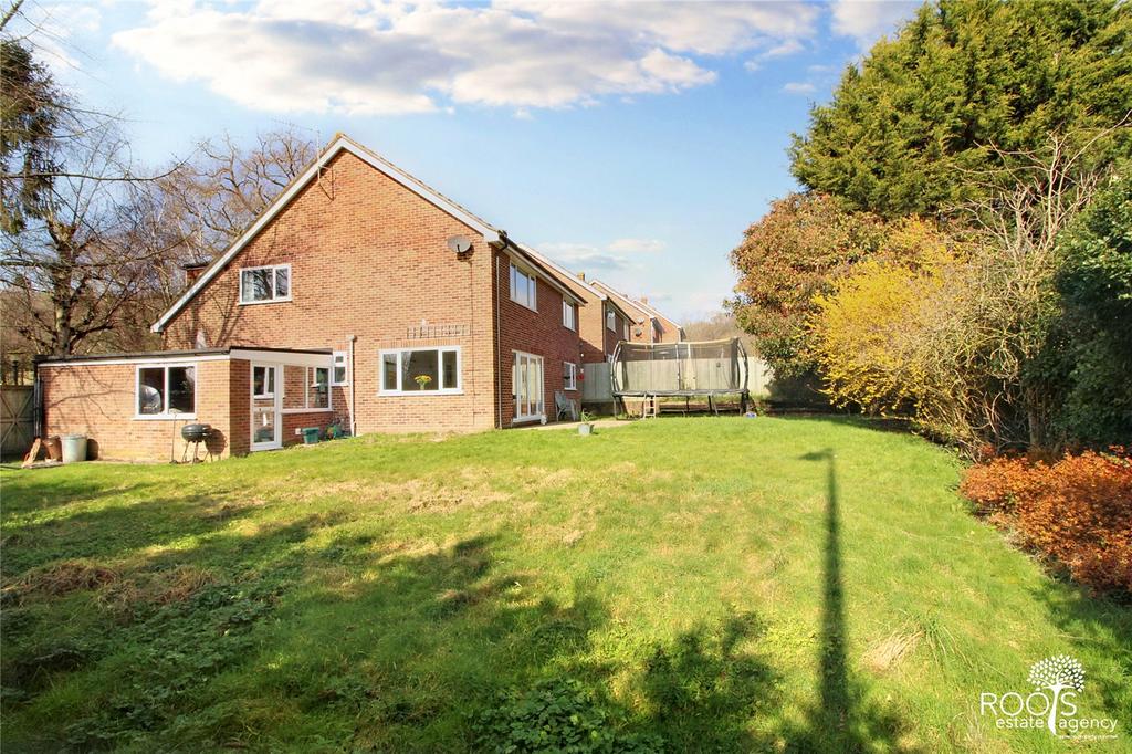 Midgham, Reading RG7 4 bed detached house for sale - £675,000