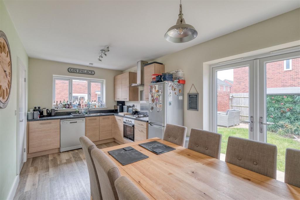Vendeen Crescent, Worcester, WR5 2FB 3 bed semi-detached house - £325,000