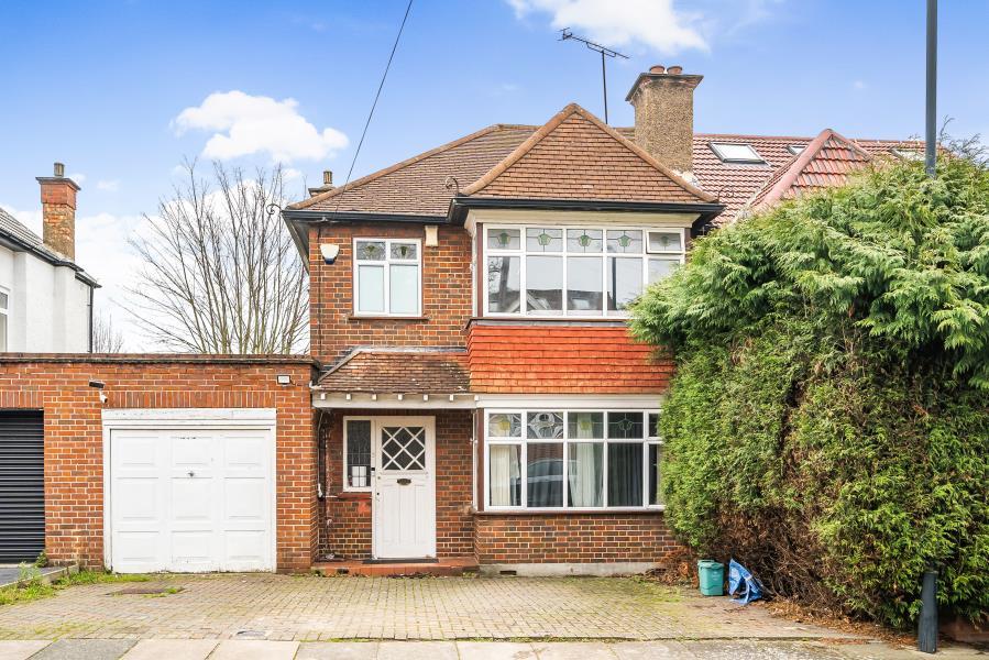Vista Way, Kenton, HA3 0SL 3 bed semi-detached house for sale - £750,000