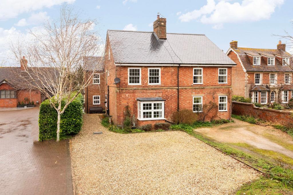 Ickleton Road, Wantage OX12 4 bed semi-detached house - £600,000