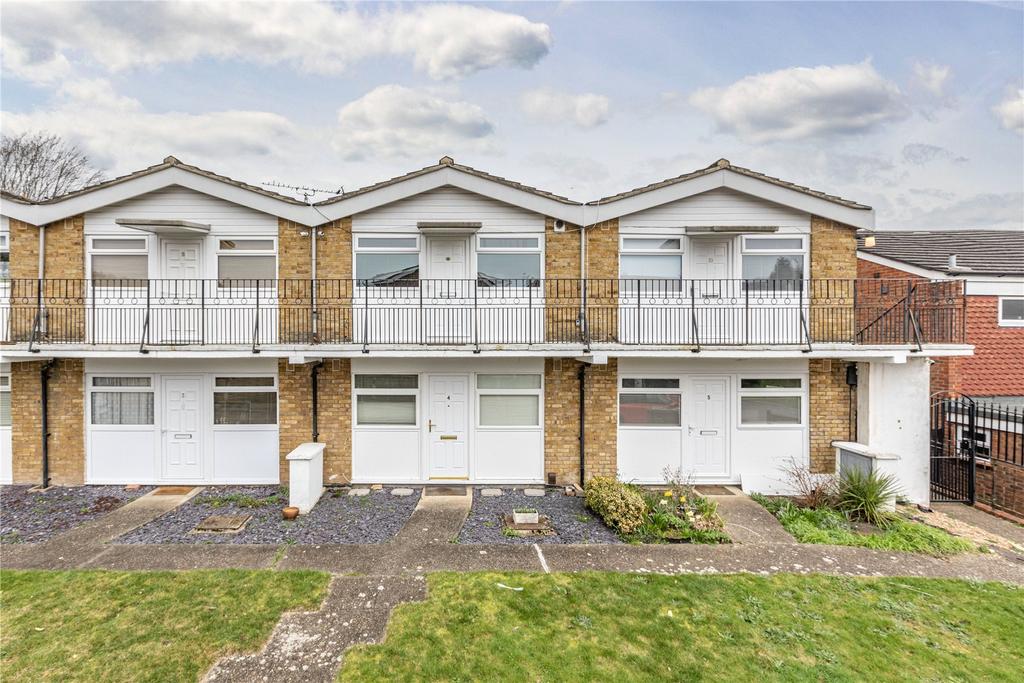 Glen Court, Addlestone KT15 1 bed flat - £170,000