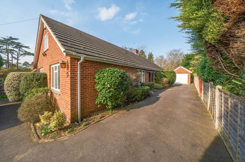 Send Road, Send, Woking, Surrey, GU23 3 bed bungalow - £625,000