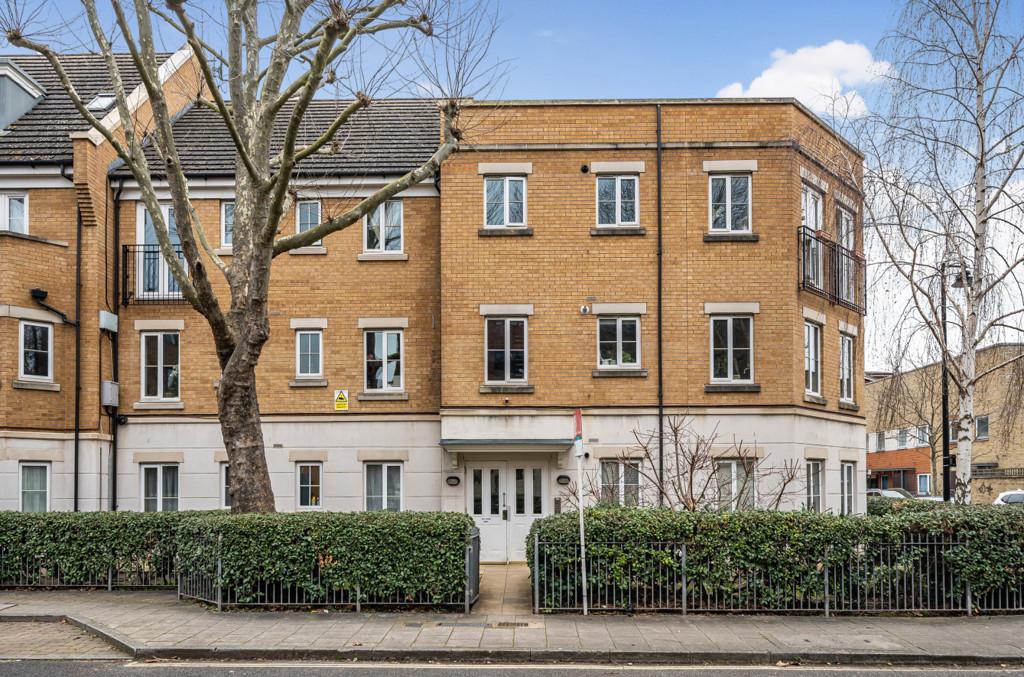 Blakes Road, Peckham, London 2 bed apartment - £375,000