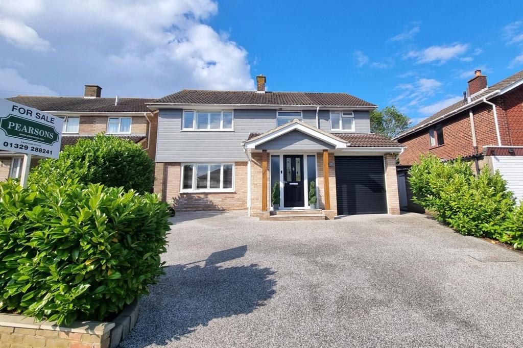 MILLER DRIVE, FAREHAM 4 bed detached house - £635,000