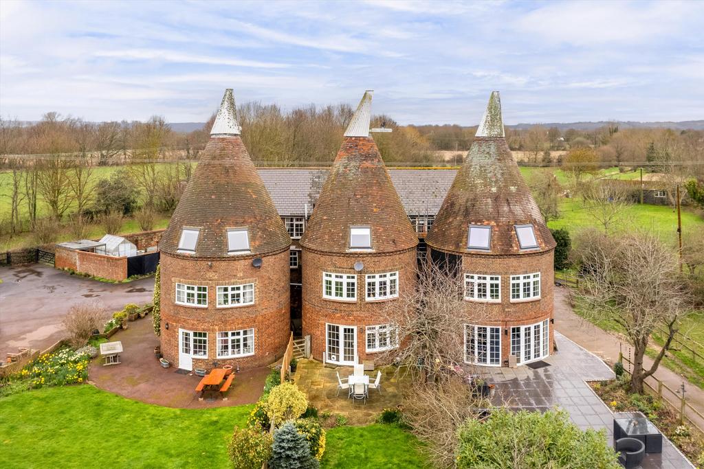 Lucks Lane, Paddock Wood, Tonbridge, Kent, TN12. 4 bed terraced house ...