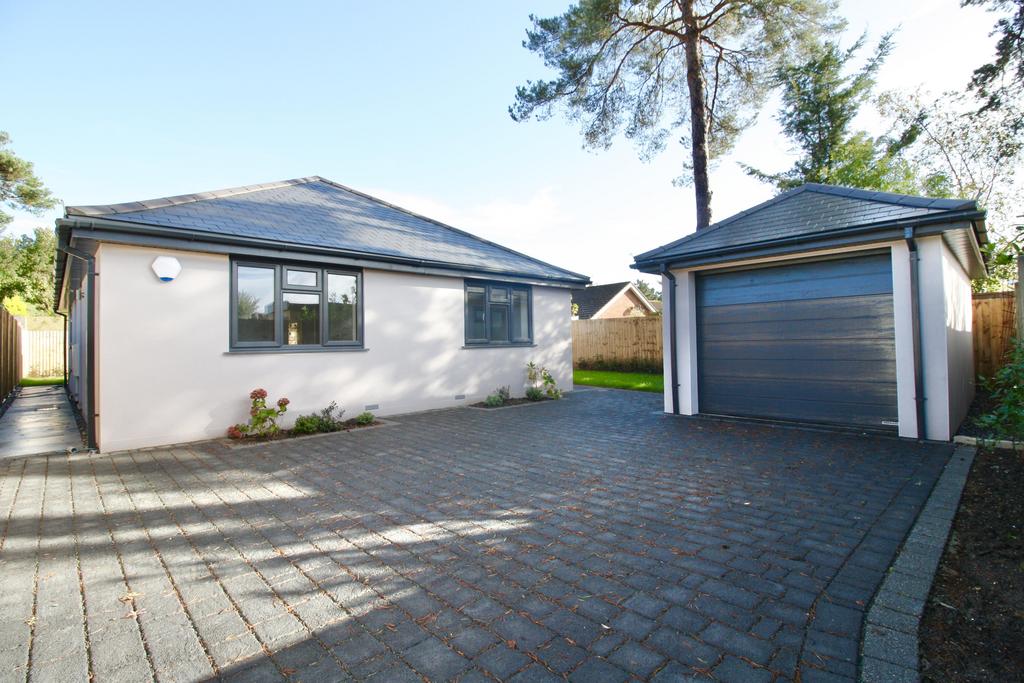 Woodlinken Drive, Verwood BH31 3 bed detached bungalow - £650,000