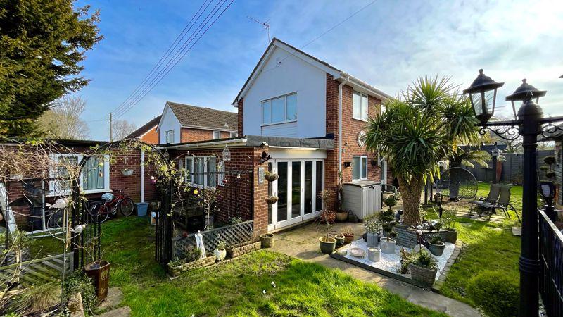 Furnham Close, Chard, Somerset TA20 4 bed detached house - £350,000