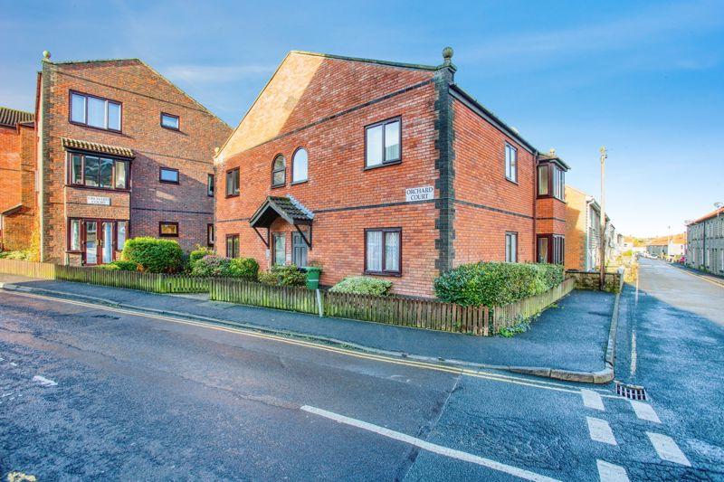 Orchard Road, Street BA16 2 bed flat for sale - £89,950