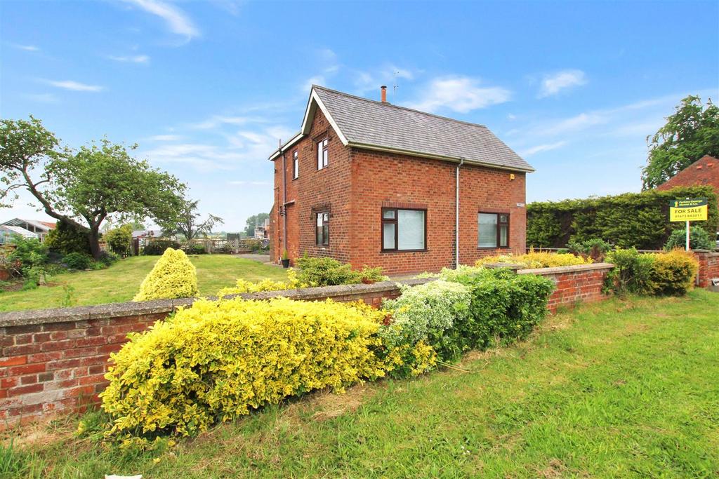 Gallamore Lane, Middle Rasen LN8 3 bed detached house - £265,000