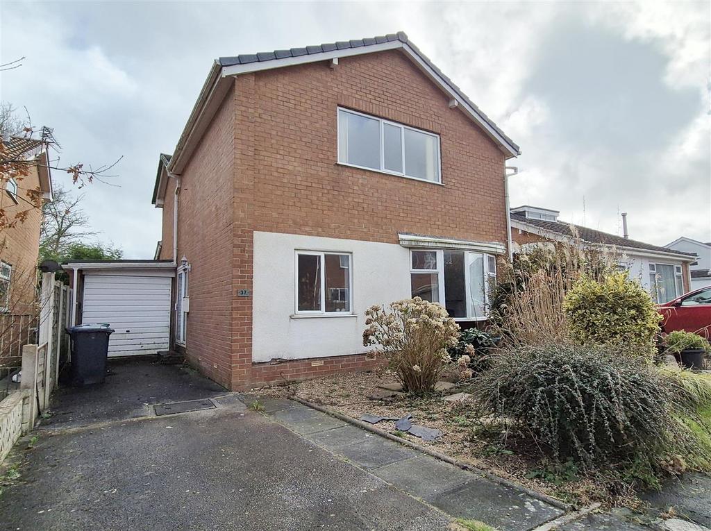 Ring Dyke Way, Lytham 3 bed detached house - £300,000