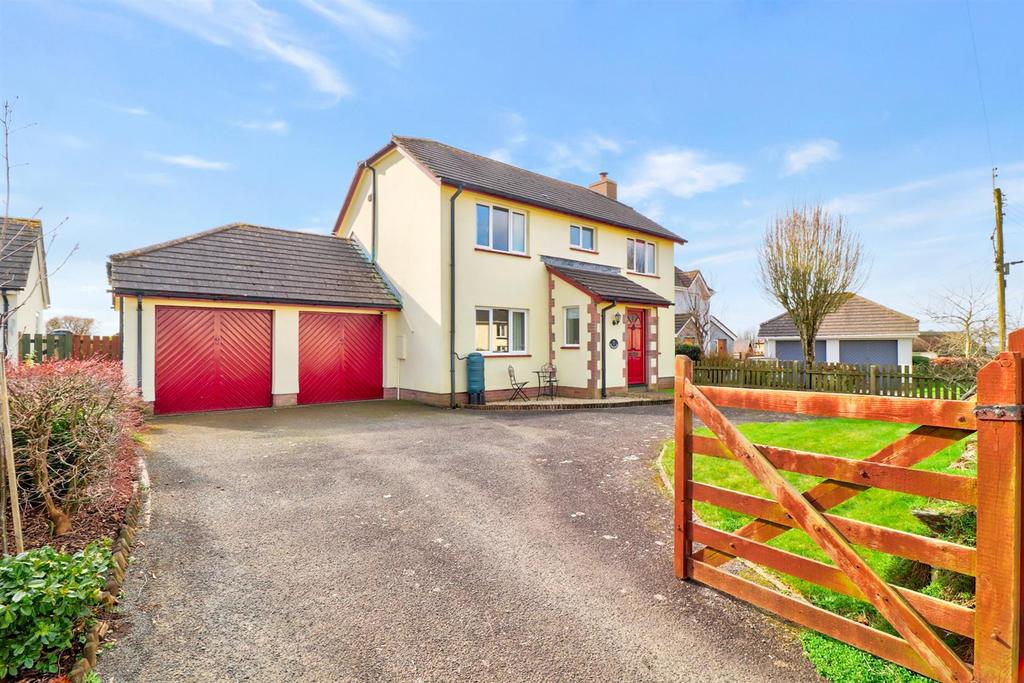 Roborough, Winkleigh 4 bed detached house - £407,500