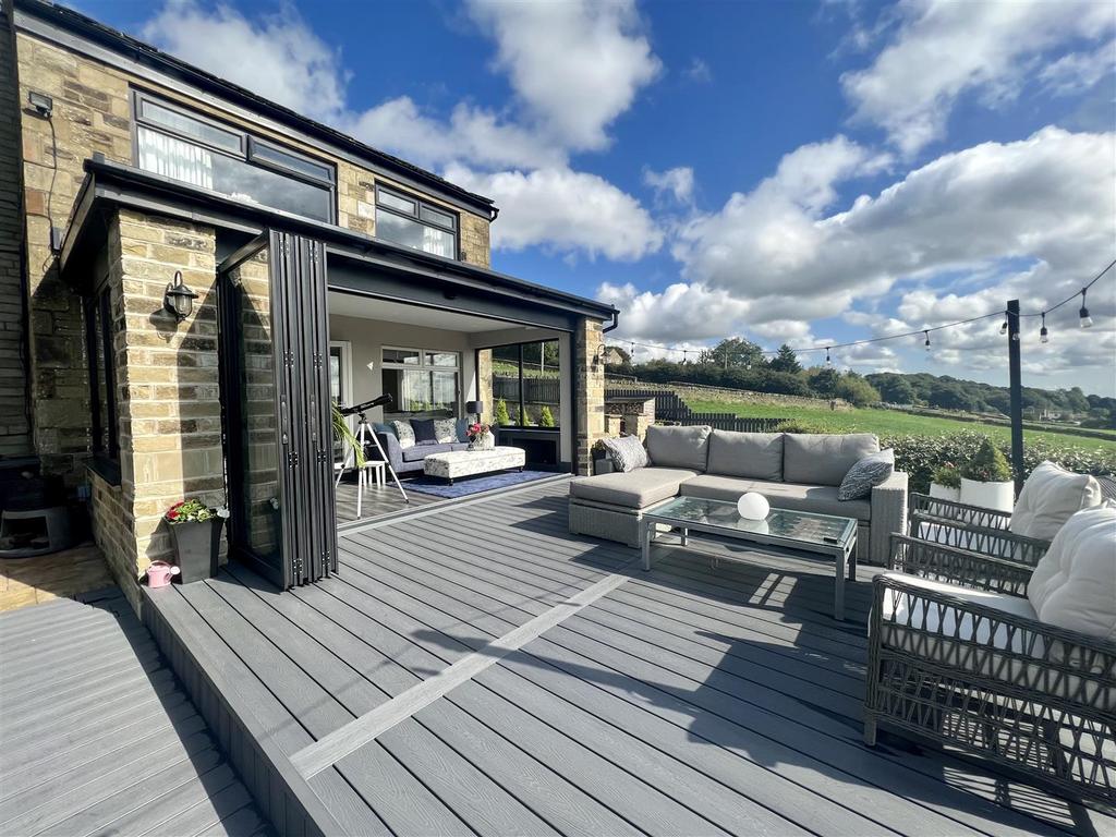 Close Head, Bradford BD13 4 bed detached house - £675,000