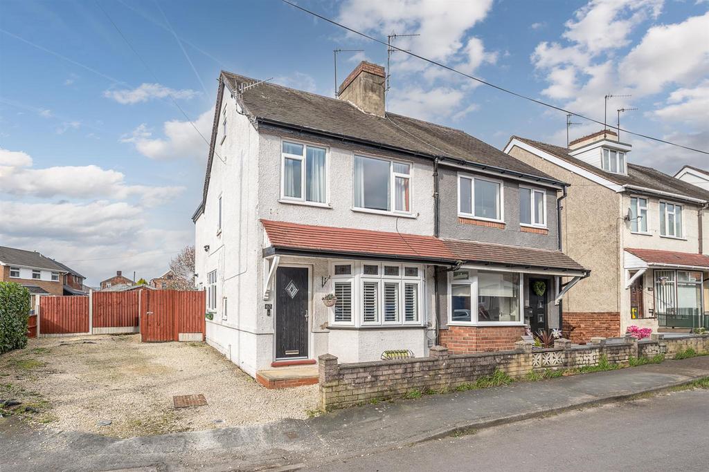 Platts Crescent, Amblecote, DY8 4YY 2 bed semi-detached house - £225,000