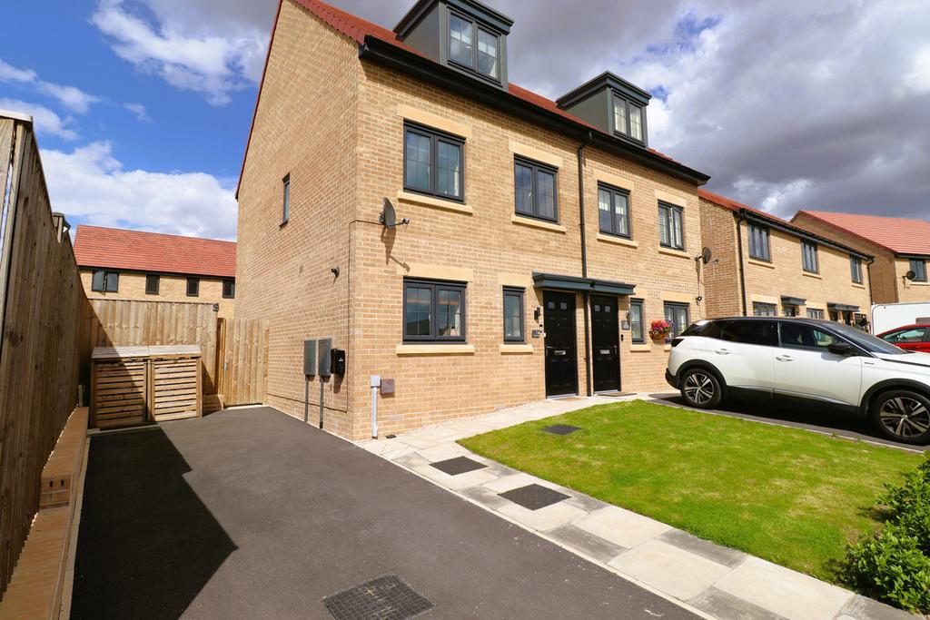Thurnscoe Rotherham S63 3 bed semi-detached house - £195,000